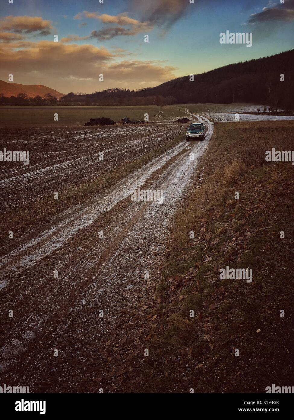 Natur und auto -Fotos und -Bildmaterial in hoher Auflösung – Alamy