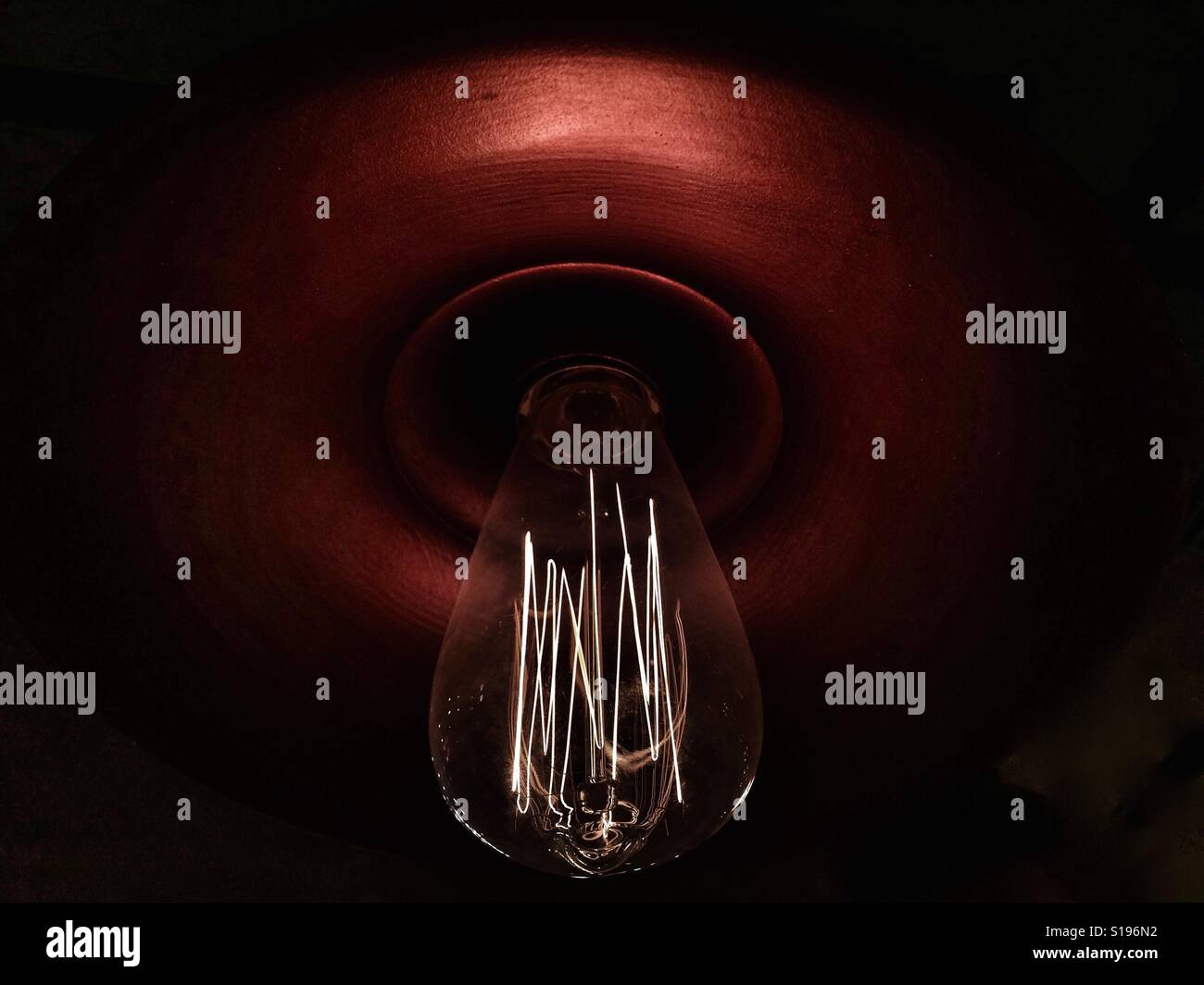 Edison lights -Fotos und -Bildmaterial in hoher Auflösung – Alamy