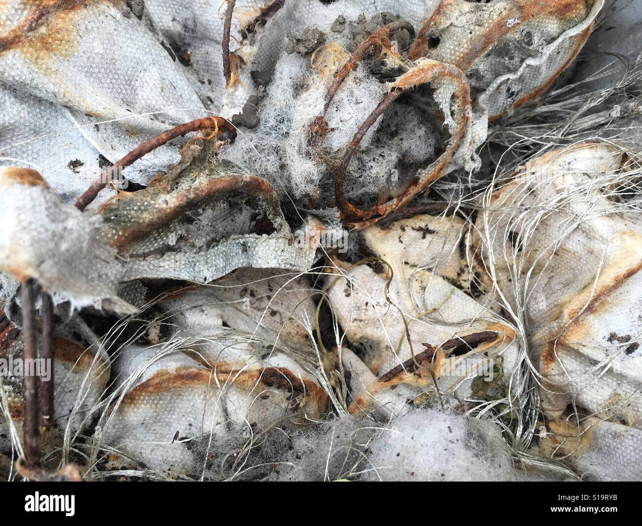 Rostige matratzenfedern -Fotos und -Bildmaterial in hoher Auflösung – Alamy