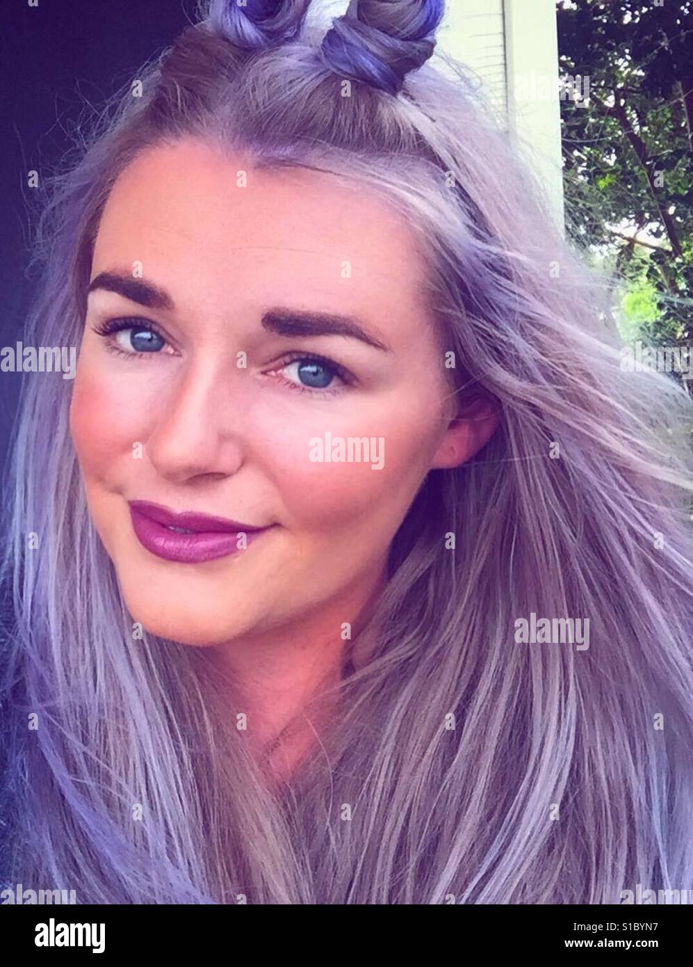 Purple hair -Fotos und -Bildmaterial in hoher Auflösung – Alamy