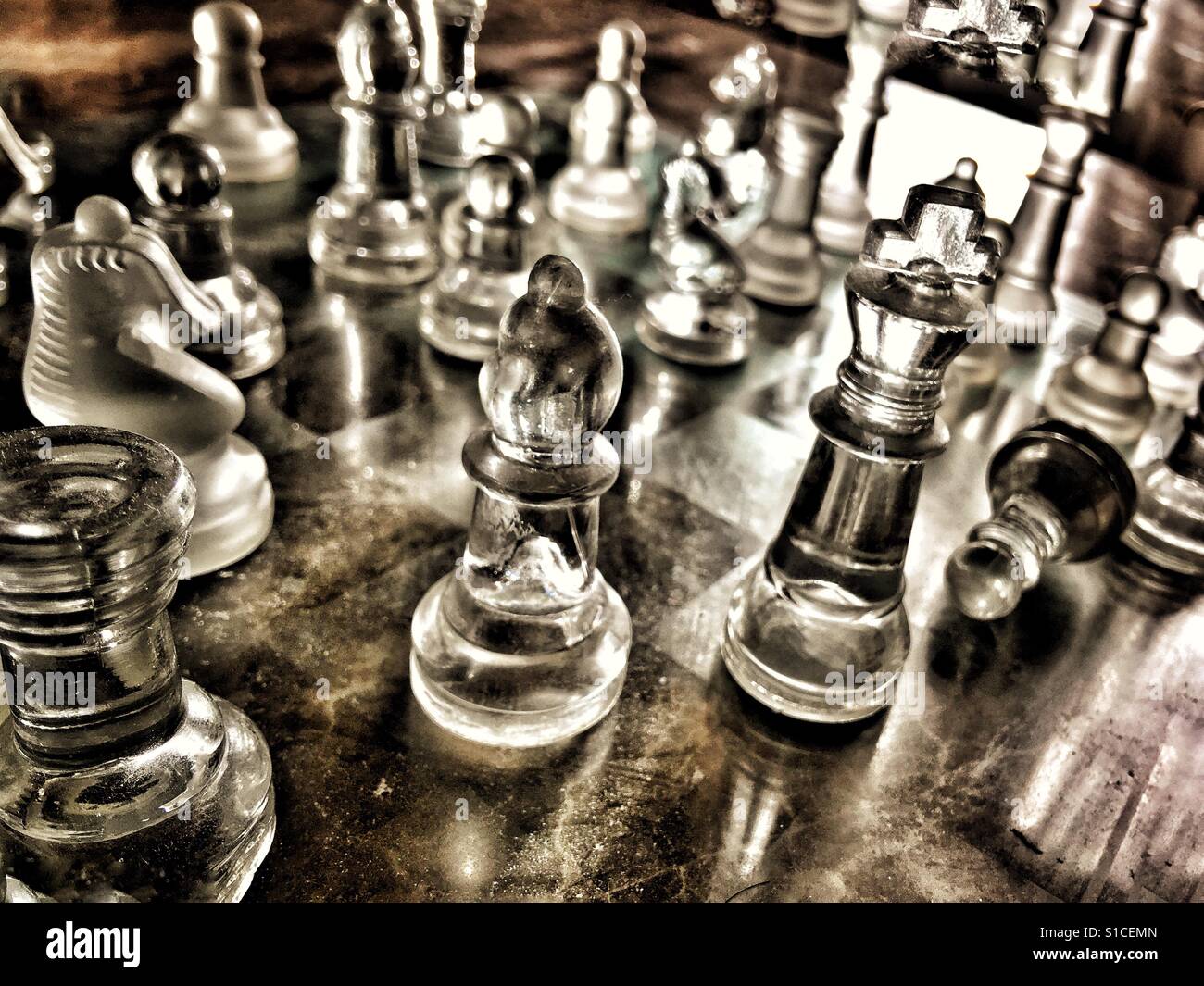 Schachbrett schachmatt -Fotos und -Bildmaterial in hoher Auflösung – Alamy