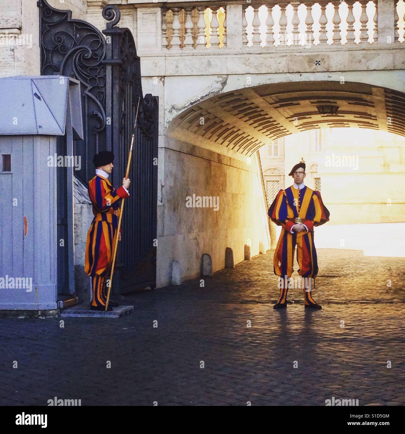 Swiss guards -Fotos und -Bildmaterial in hoher Auflösung – Alamy
