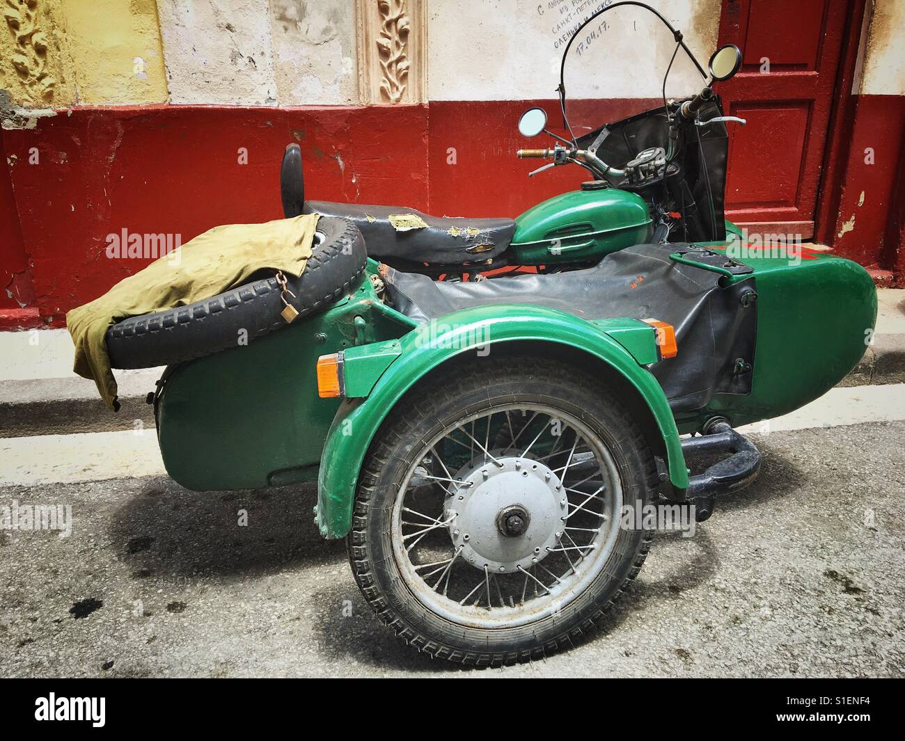 Old Motorcycle With Sidecar Stockfotos und -bilder Kaufen - Alamy