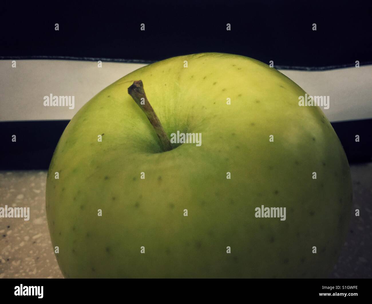 Golden delicious apfel -Fotos und -Bildmaterial in hoher Auflösung – Alamy