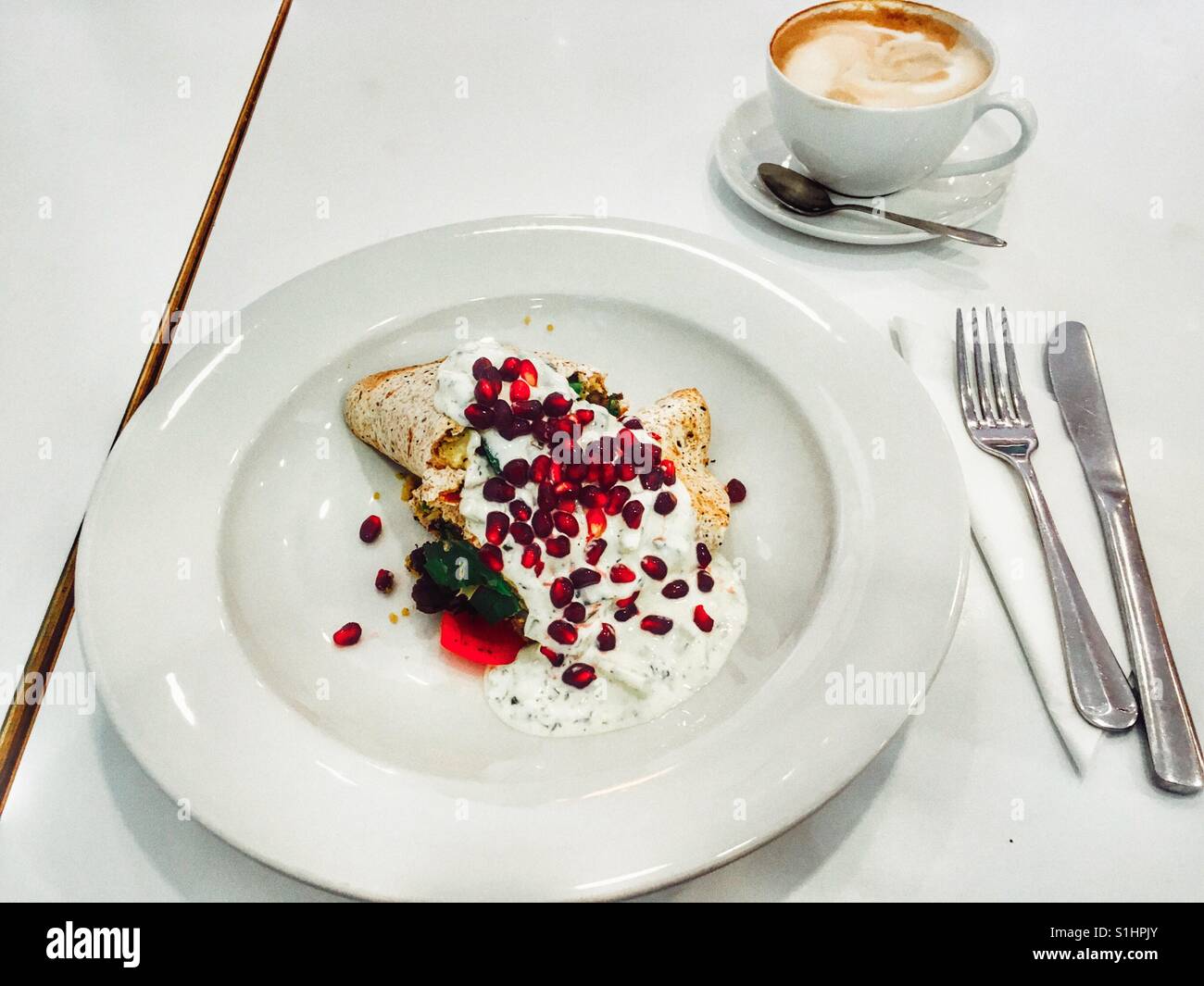 Falafel cafe -Fotos und -Bildmaterial in hoher Auflösung – Alamy