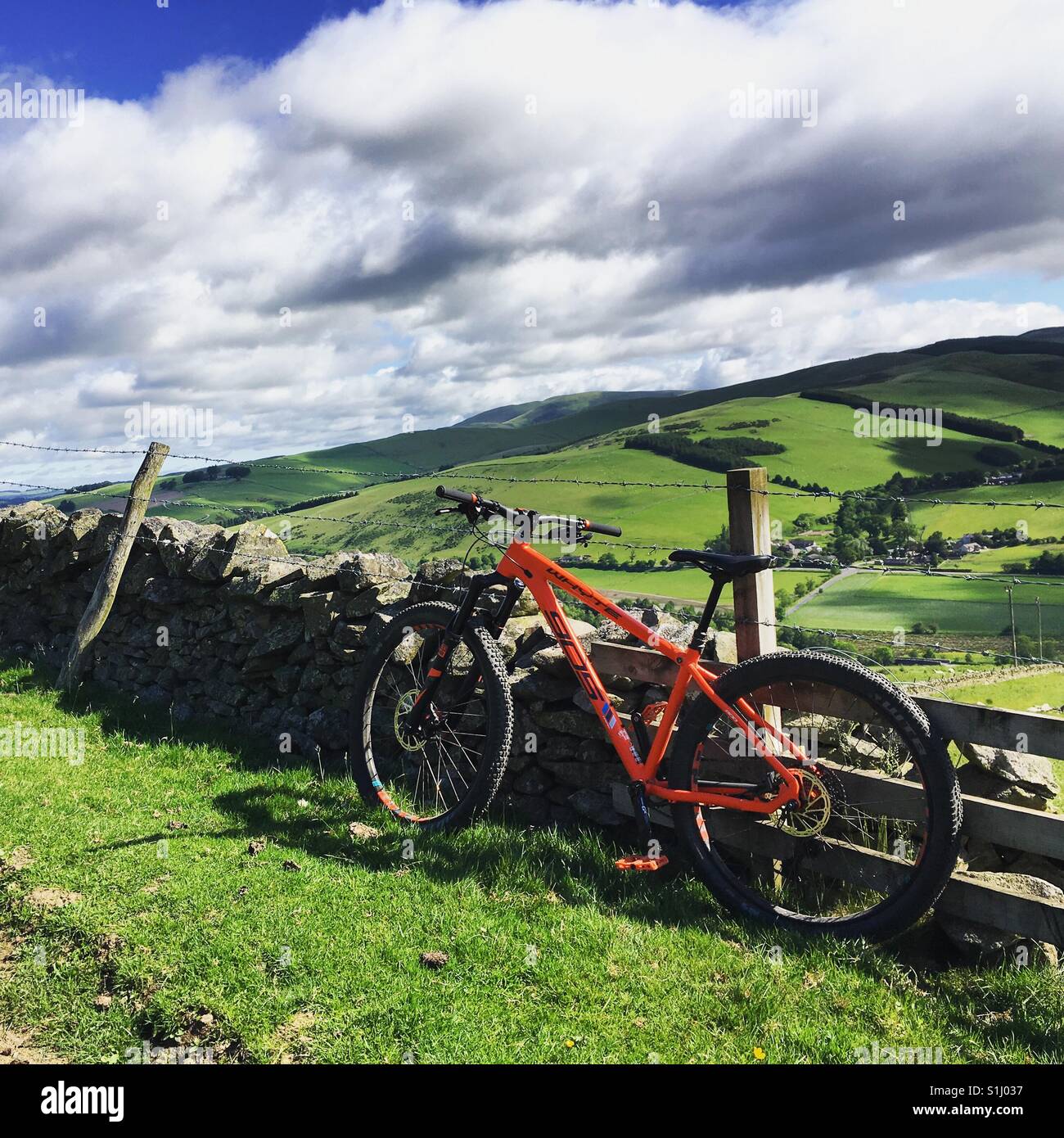 Mountainbike schottland -Fotos und -Bildmaterial in hoher Auflösung – Alamy