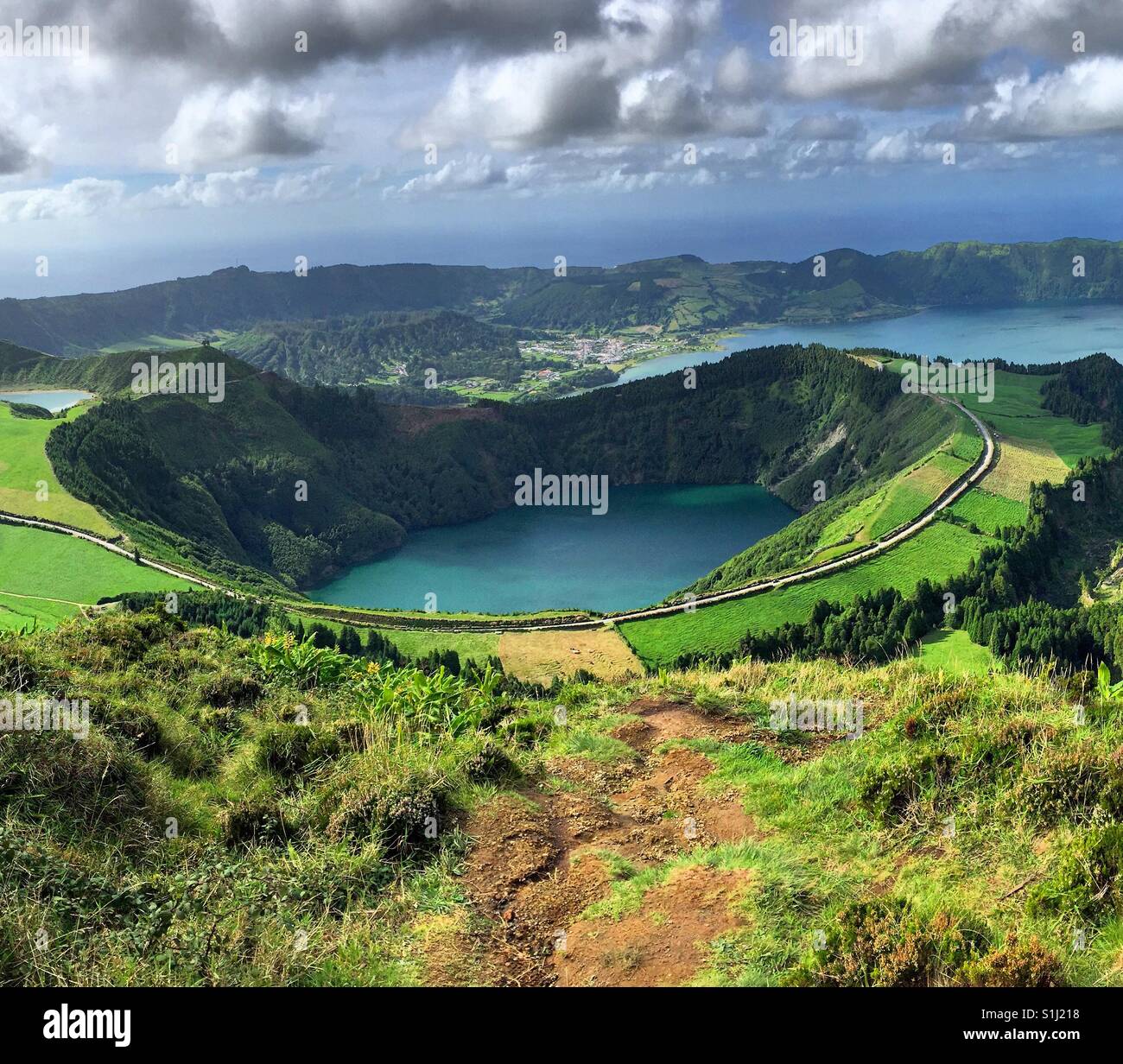 Ein kratersee -Fotos und -Bildmaterial in hoher Auflösung – Alamy