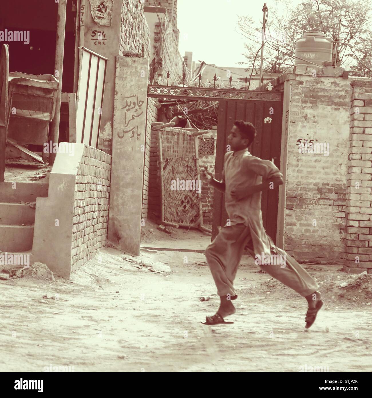 Pakistanischer junge -Fotos und -Bildmaterial in hoher Auflösung – Alamy