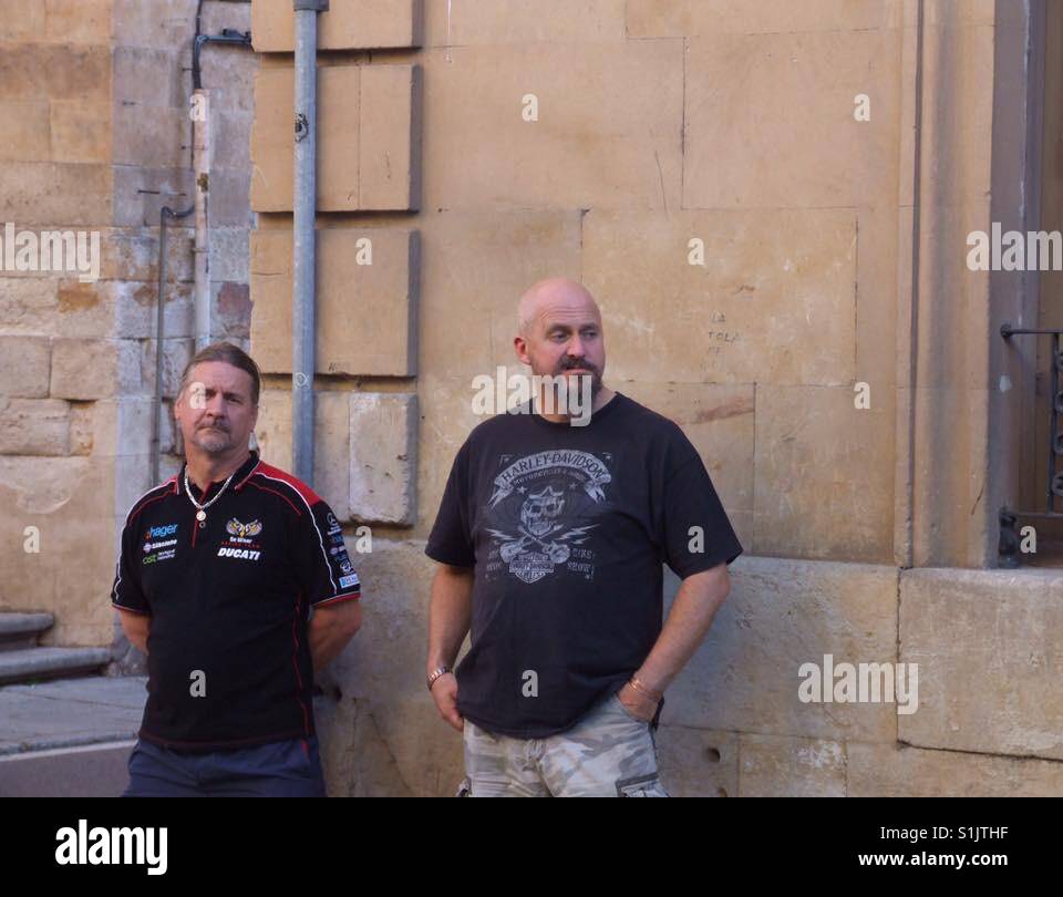 Grumpy old men -Fotos und -Bildmaterial in hoher Auflösung – Alamy