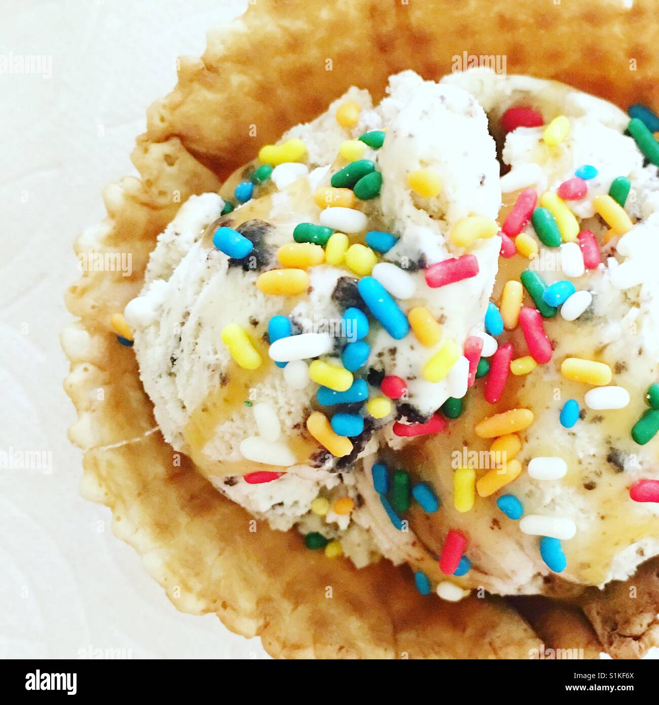 Waffel mit streuseln -Fotos und -Bildmaterial in hoher Auflösung ...