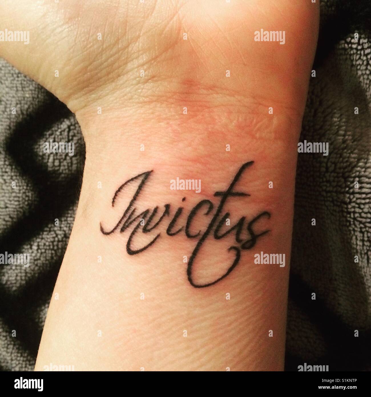 Handgelenk tattoo -Fotos und -Bildmaterial in hoher Auflösung – Alamy