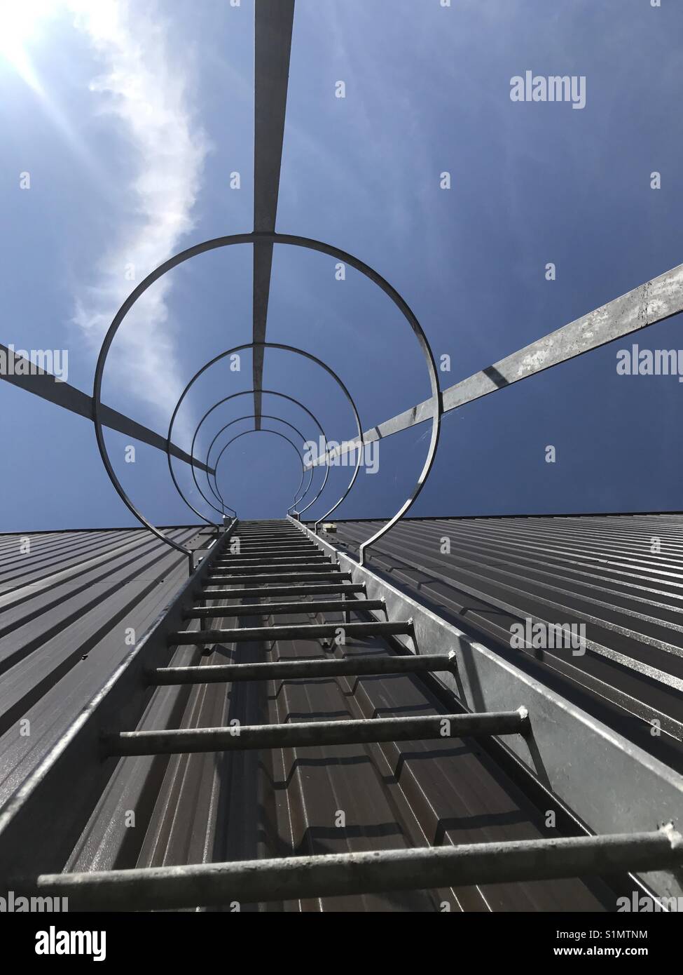 Leiter zur wolke -Fotos und -Bildmaterial in hoher Auflösung – Alamy