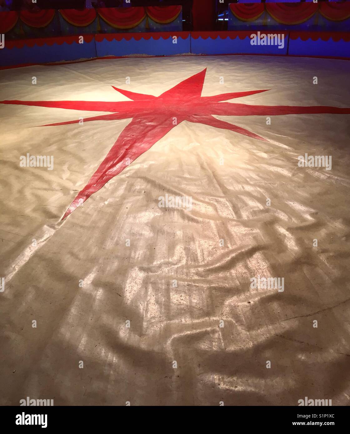 Circus ring -Fotos und -Bildmaterial in hoher Auflösung – Alamy