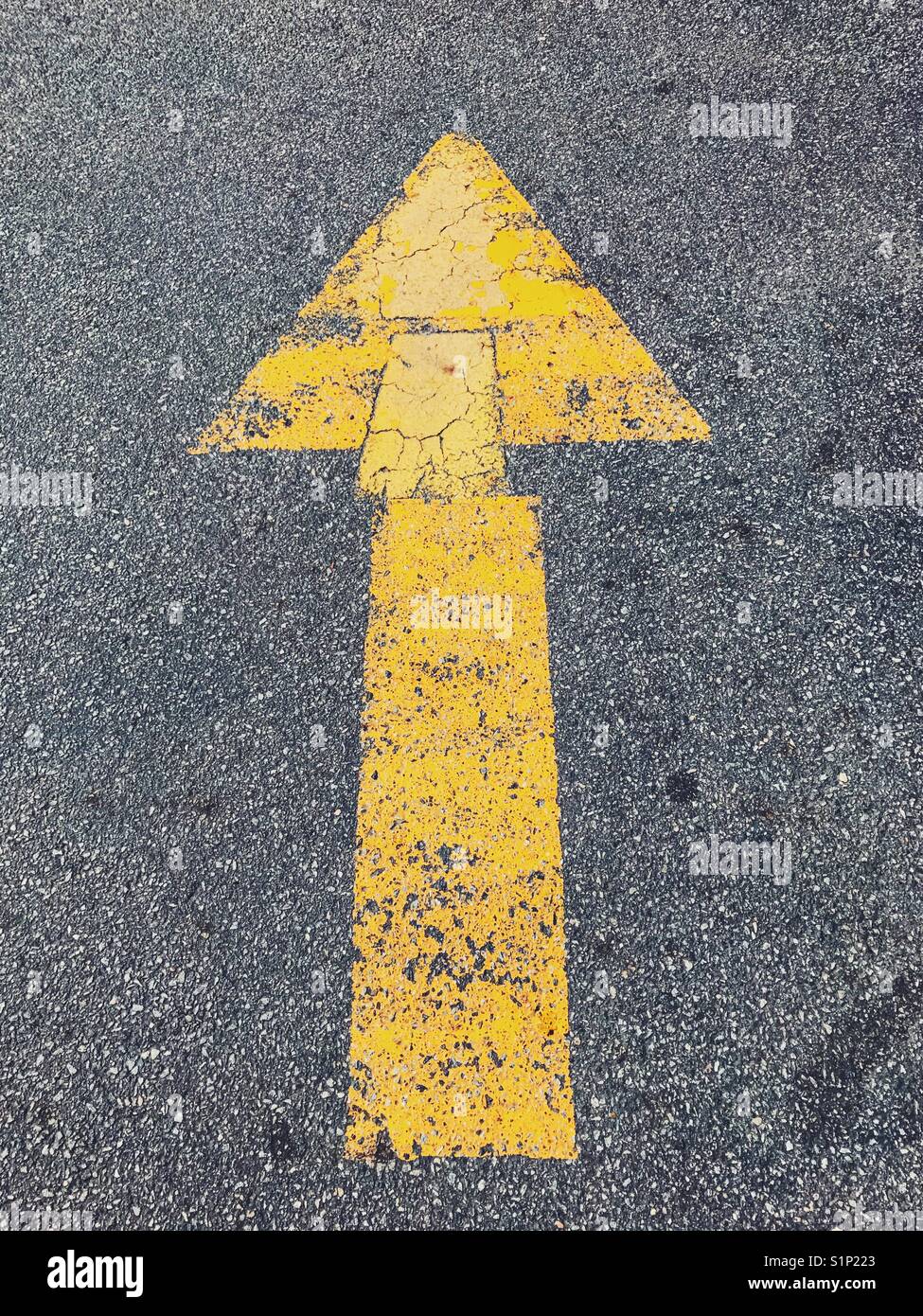 Gelber pfeil -Fotos und -Bildmaterial in hoher Auflösung – Alamy