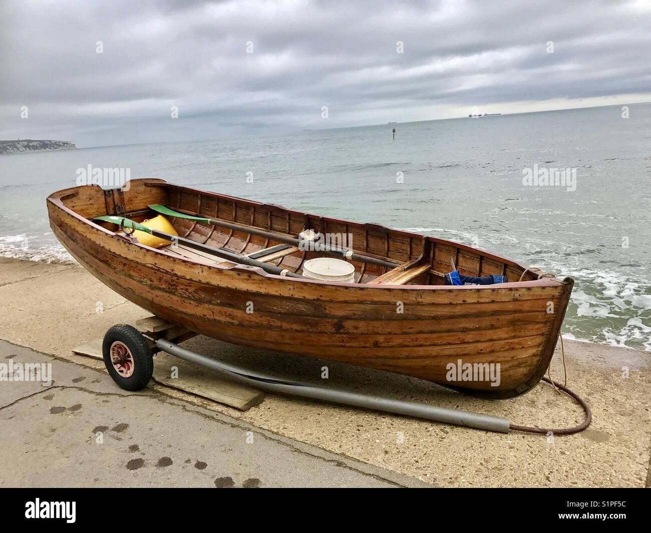 Holz Ruderboot Stockfotos und -bilder Kaufen - Alamy