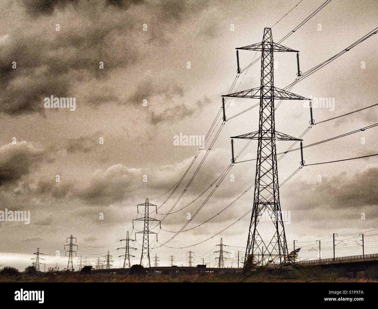 Landschaft mit pylonen -Fotos und -Bildmaterial in hoher Auflösung – Alamy