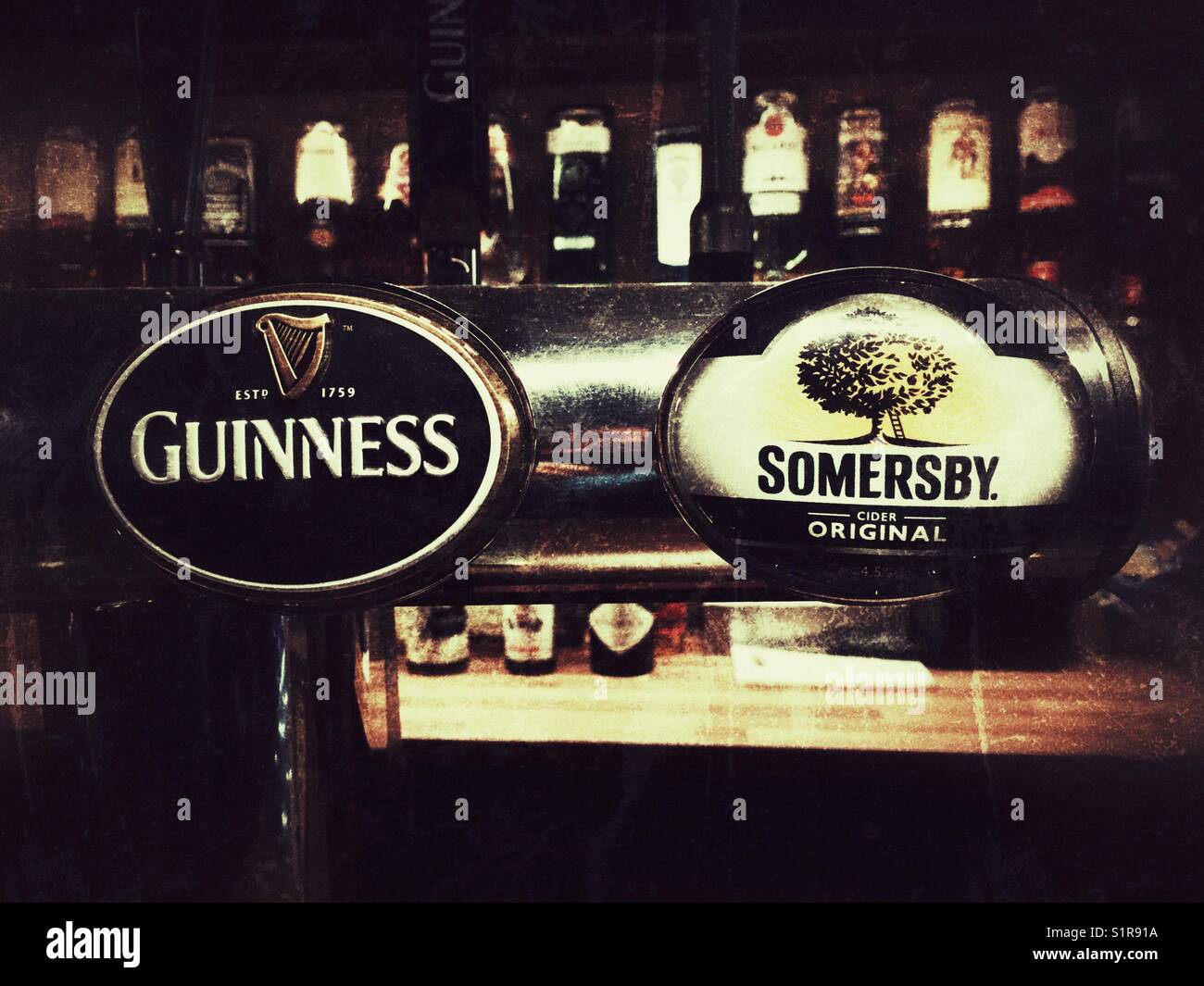 Guinness bar pump -Fotos und -Bildmaterial in hoher Auflösung – Alamy