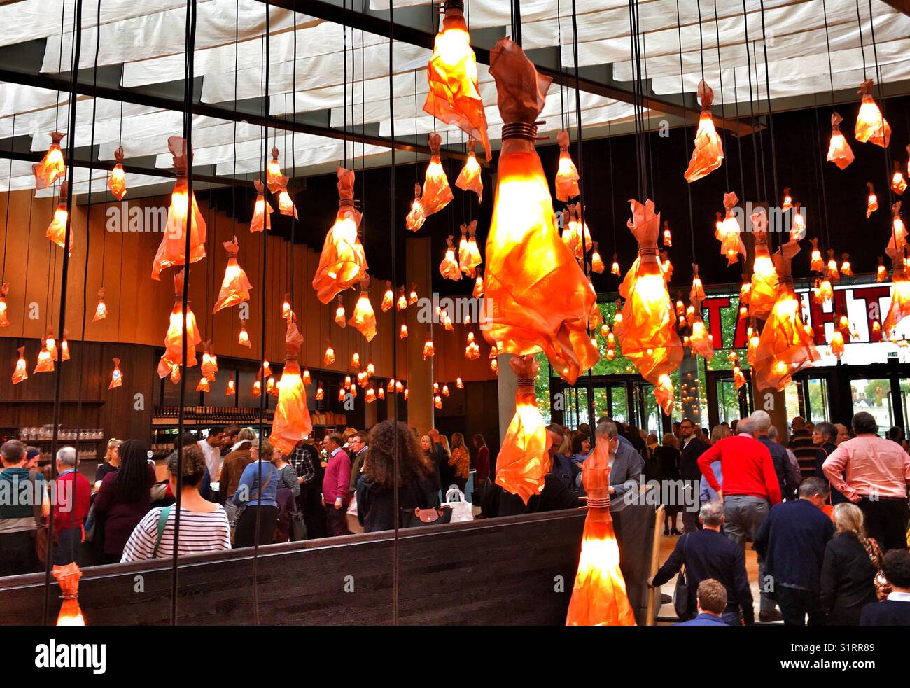 Foyer lights -Fotos und -Bildmaterial in hoher Auflösung – Alamy