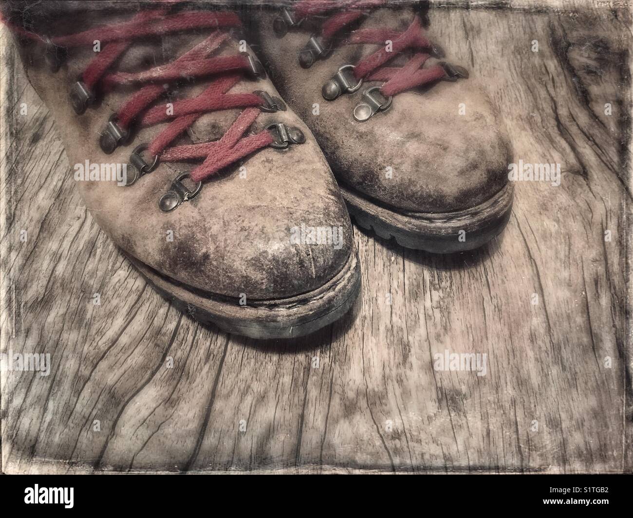 Red laces -Fotos und -Bildmaterial in hoher Auflösung – Alamy