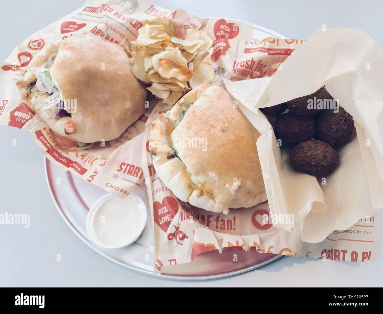 Chicken shawarma -Fotos und -Bildmaterial in hoher Auflösung – Alamy