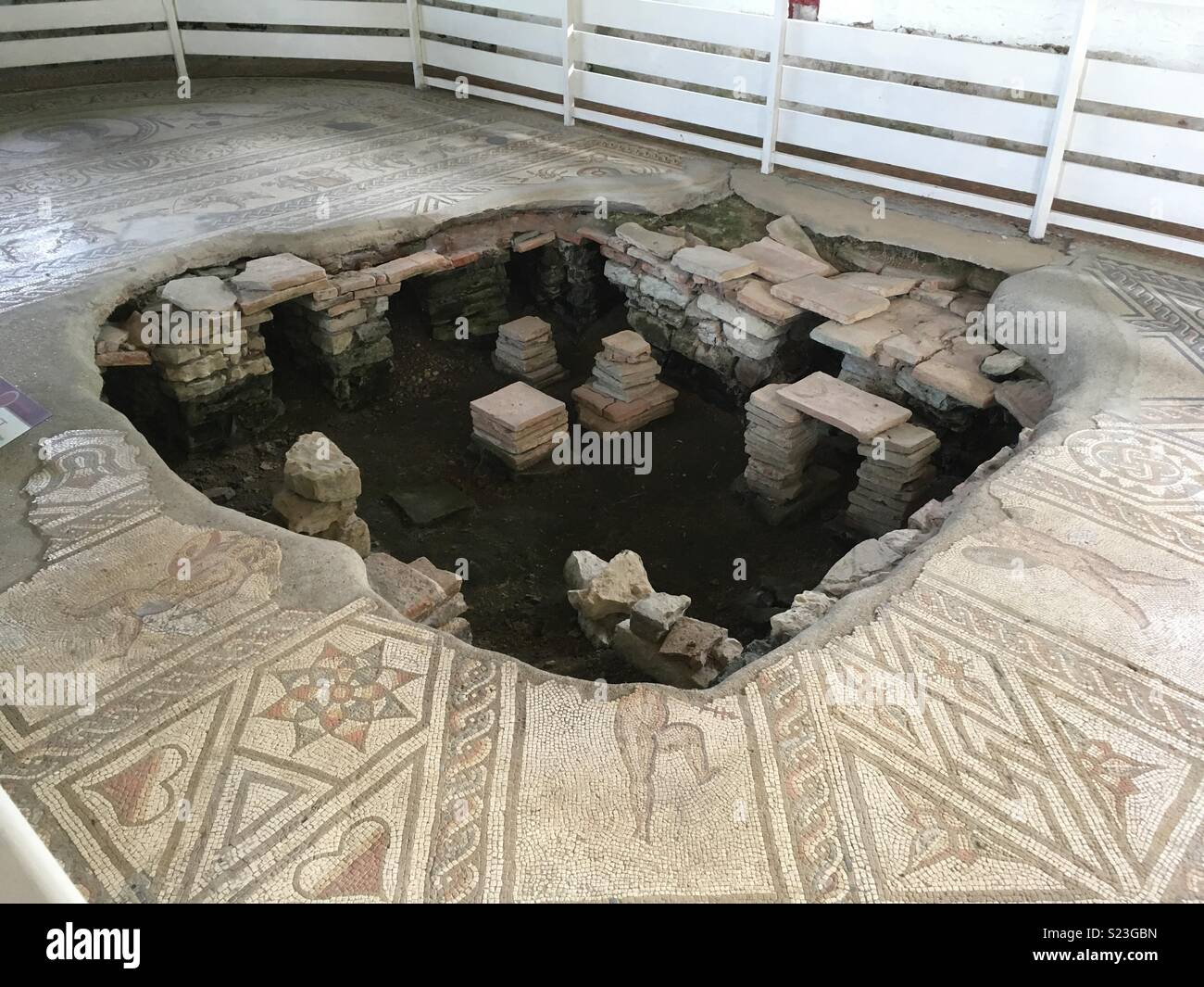 Roman underfloor heating -Fotos und -Bildmaterial in hoher Auflösung ...