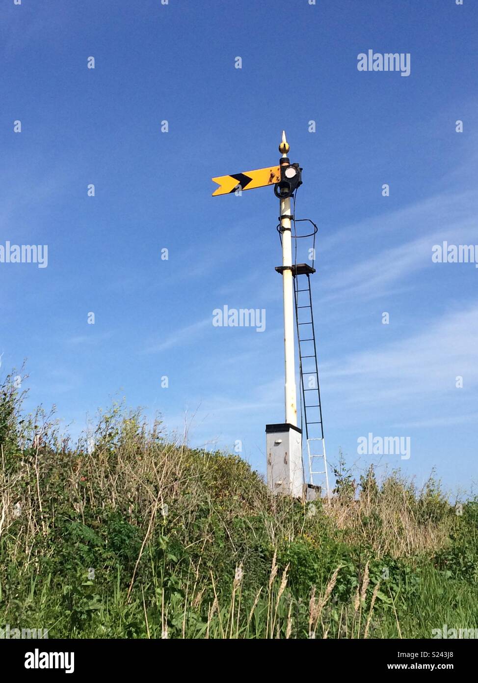 Yellow signal -Fotos und -Bildmaterial in hoher Auflösung – Alamy