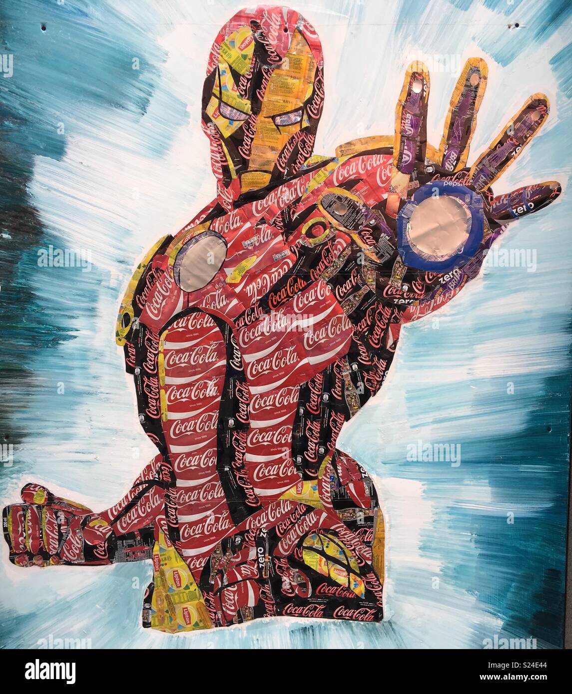 Collage der Marvel Comics Iron Man Zeichen, die von der Coca-cola Dosen ...