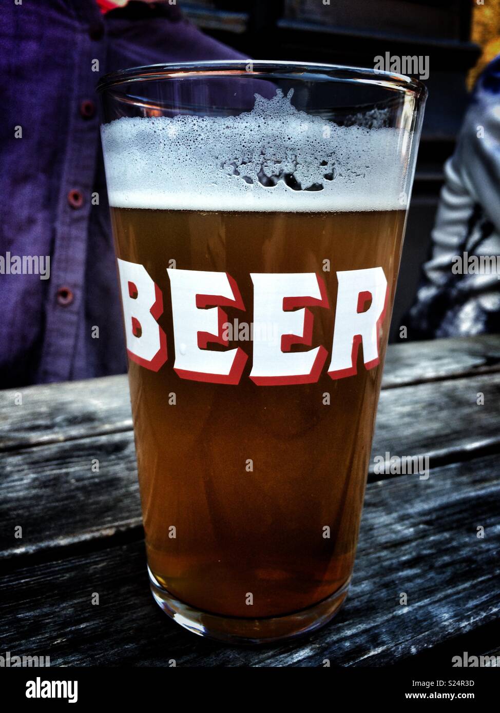 Bier ale alkohol alkoholisches getränk trinken -Fotos und -Bildmaterial ...