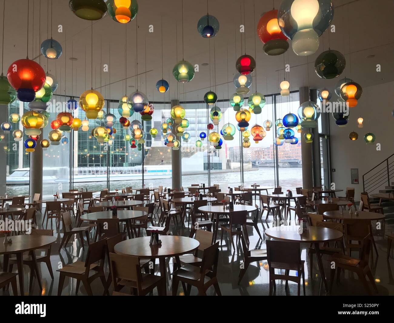 Mitarbeiter kantine -Fotos und -Bildmaterial in hoher Auflösung – Alamy