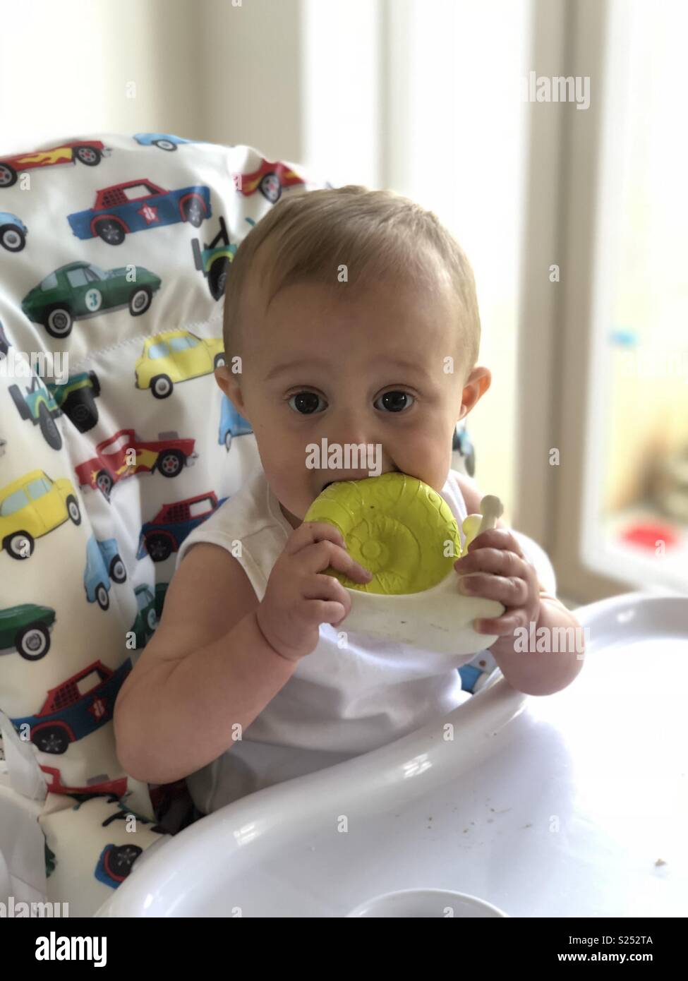 Teething baby -Fotos und -Bildmaterial in hoher Auflösung – Alamy