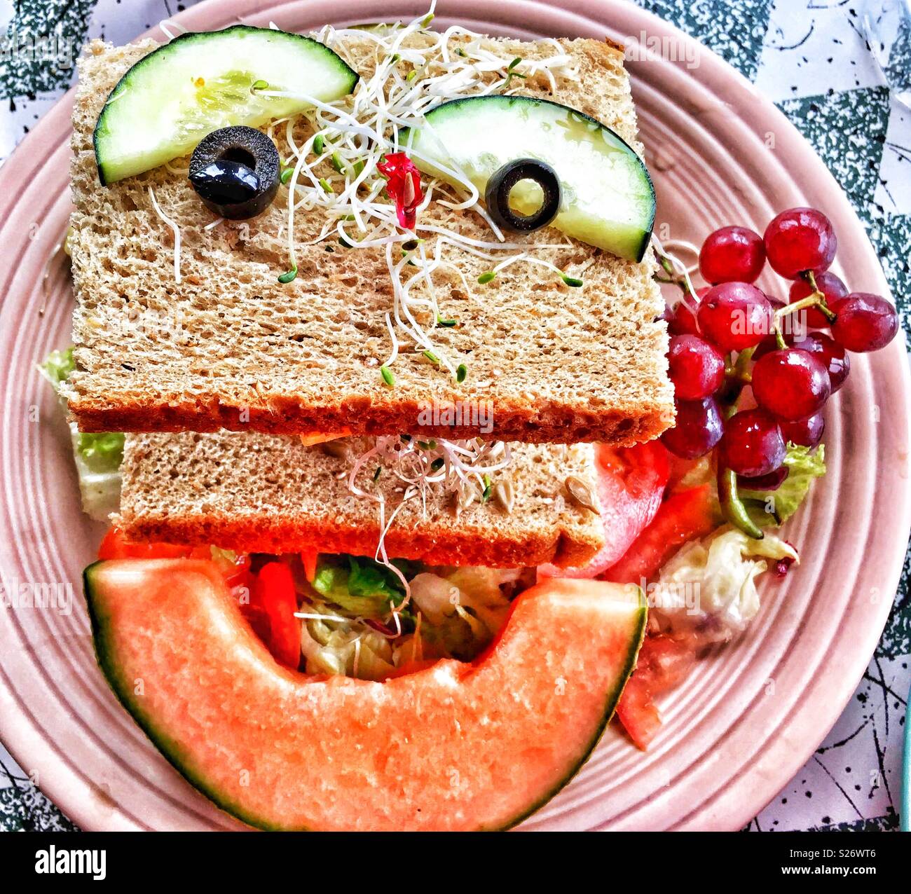 Smiley sandwich -Fotos und -Bildmaterial in hoher Auflösung – Alamy