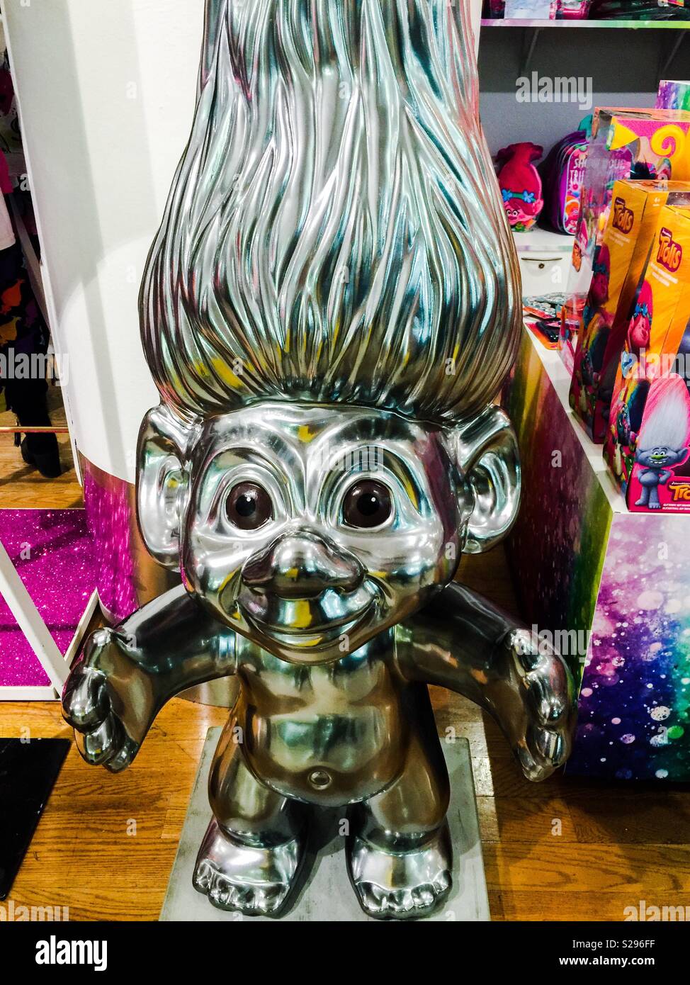 Silver hair model -Fotos und -Bildmaterial in hoher Auflösung – Alamy