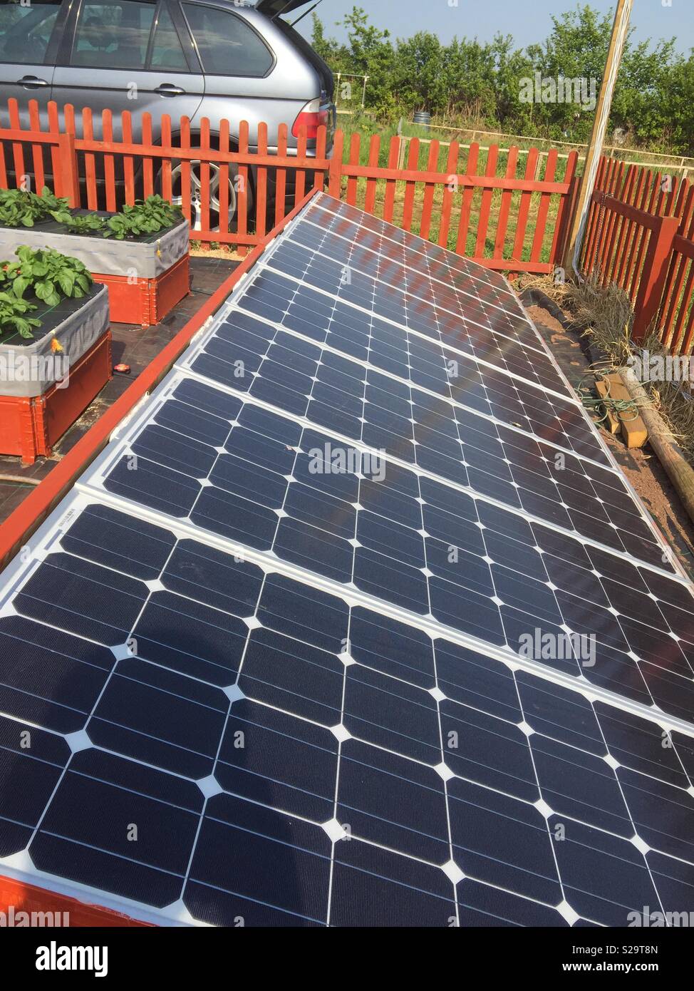 Solar panel array -Fotos und -Bildmaterial in hoher Auflösung – Alamy