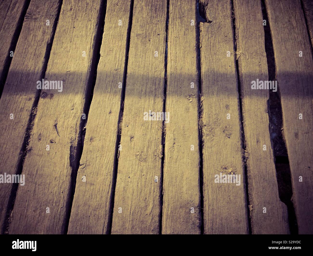 Holzbohlen architektur -Fotos und -Bildmaterial in hoher Auflösung – Alamy