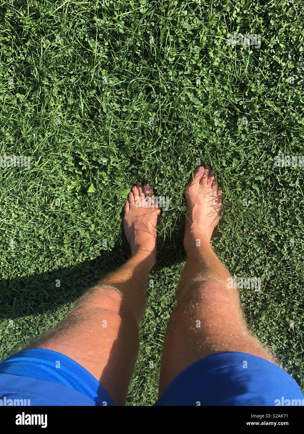 Barefoot running -Fotos und -Bildmaterial in hoher Auflösung – Alamy