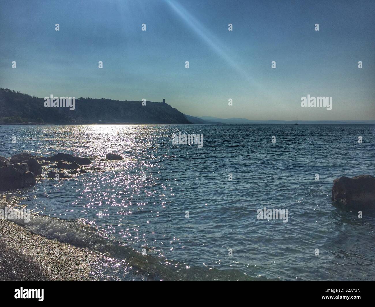 Morgen am Strand in Sistiana (Triest), Italien Stockfotografie - Alamy