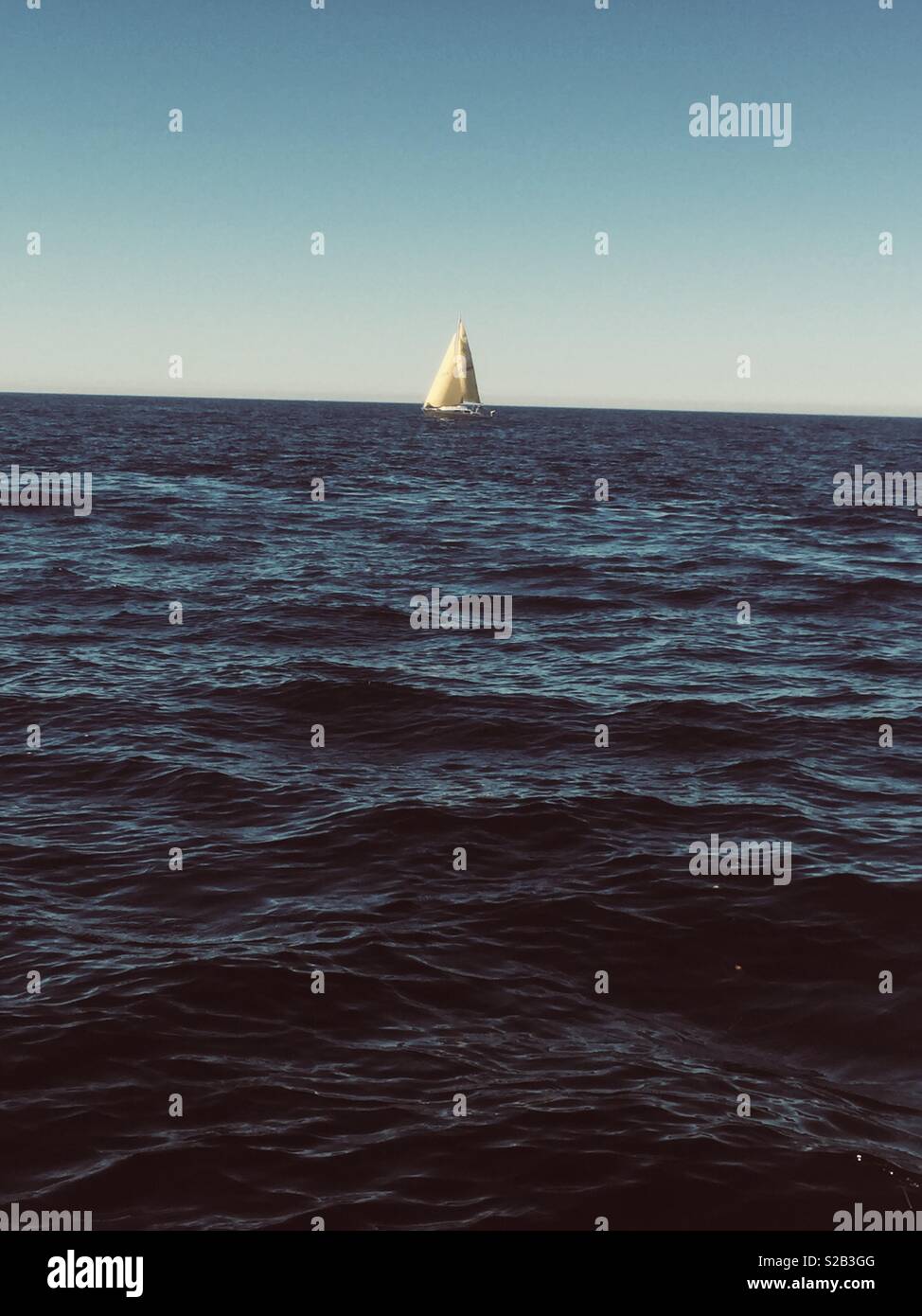 Das gelbe segel -Fotos und -Bildmaterial in hoher Auflösung – Alamy