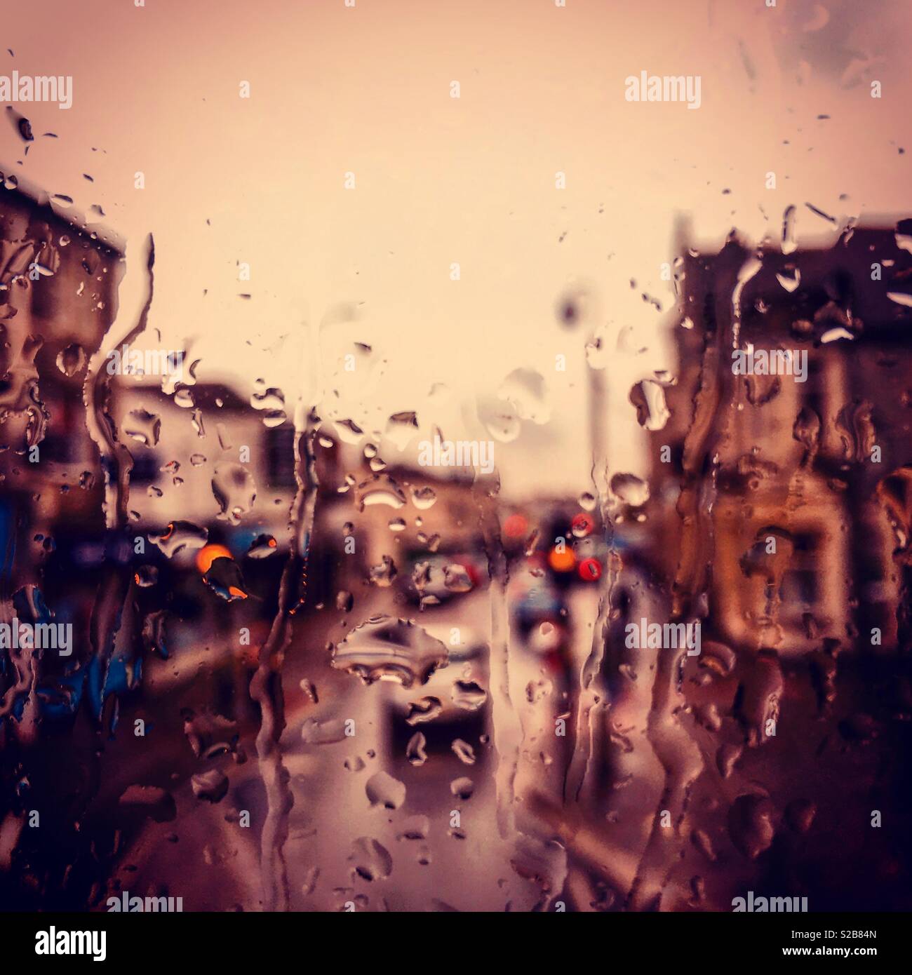 Kalter regnerischer morgen -Fotos und -Bildmaterial in hoher Auflösung ...