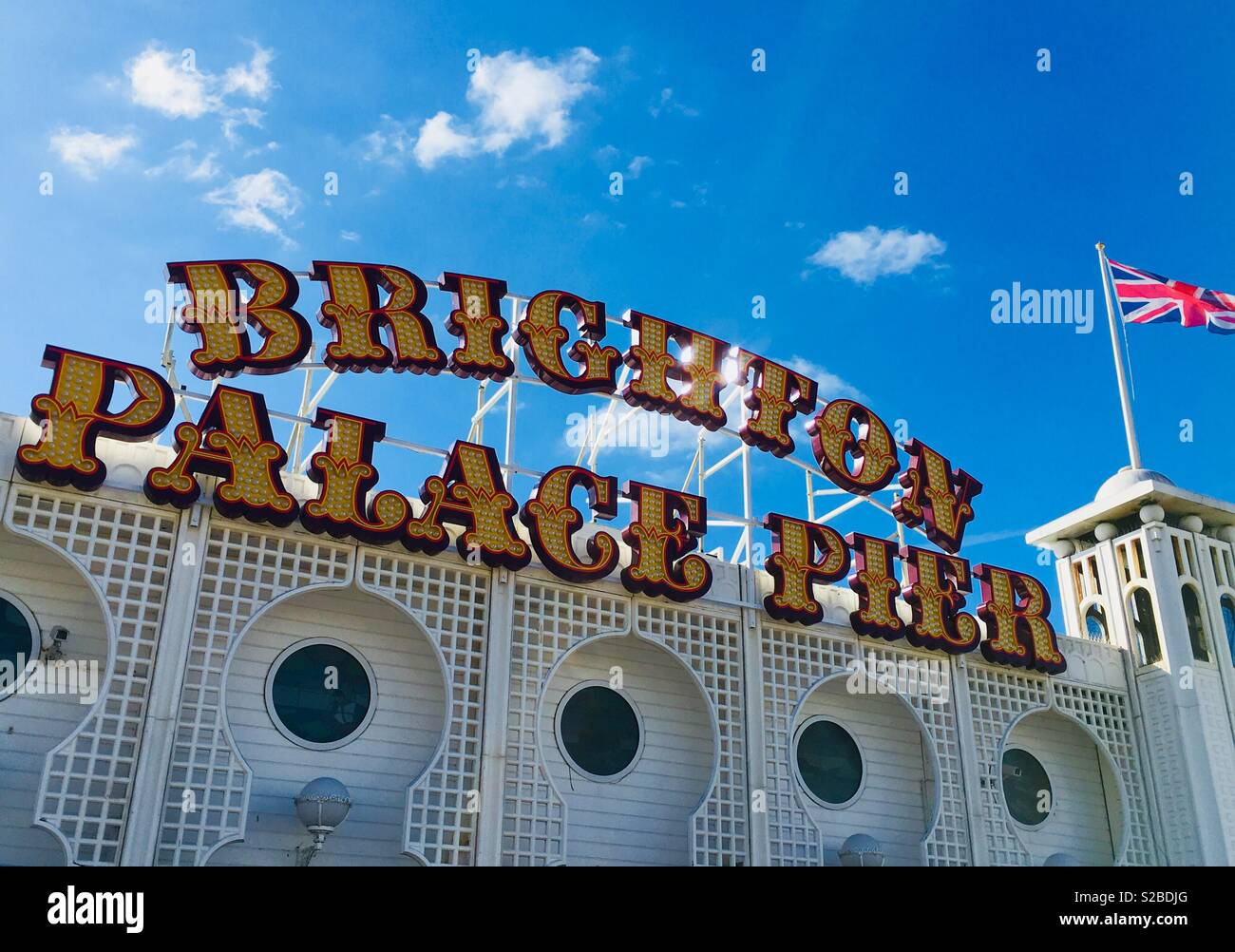 Brighton pier zeichen -Fotos und -Bildmaterial in hoher Auflösung – Alamy