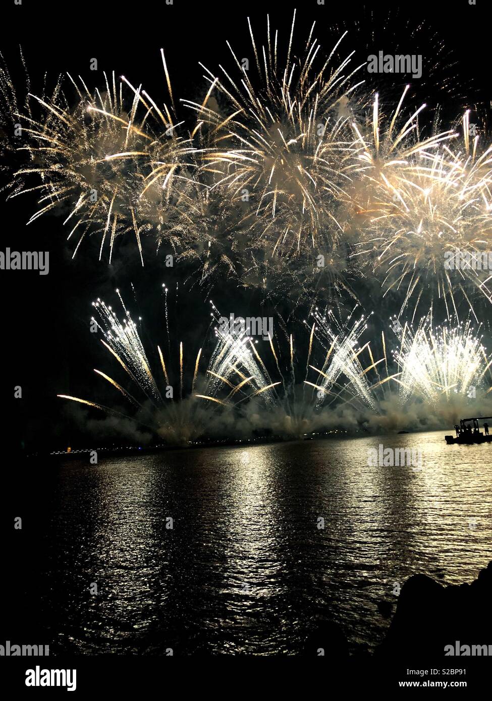 Feuer meer -Fotos und -Bildmaterial in hoher Auflösung – Alamy
