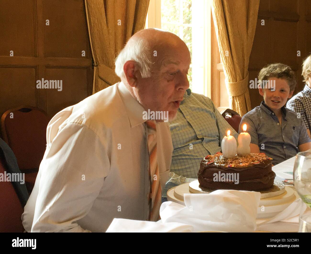 Grandpas -Fotos und -Bildmaterial in hoher Auflösung – Alamy