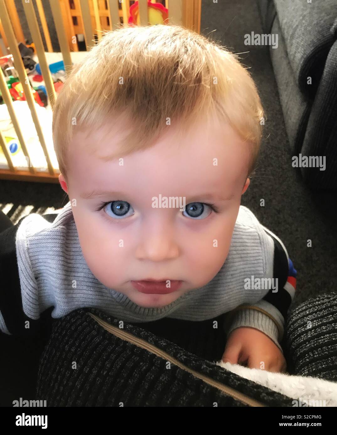 Baby junge blaue augen -Fotos und -Bildmaterial in hoher Auflösung – Alamy