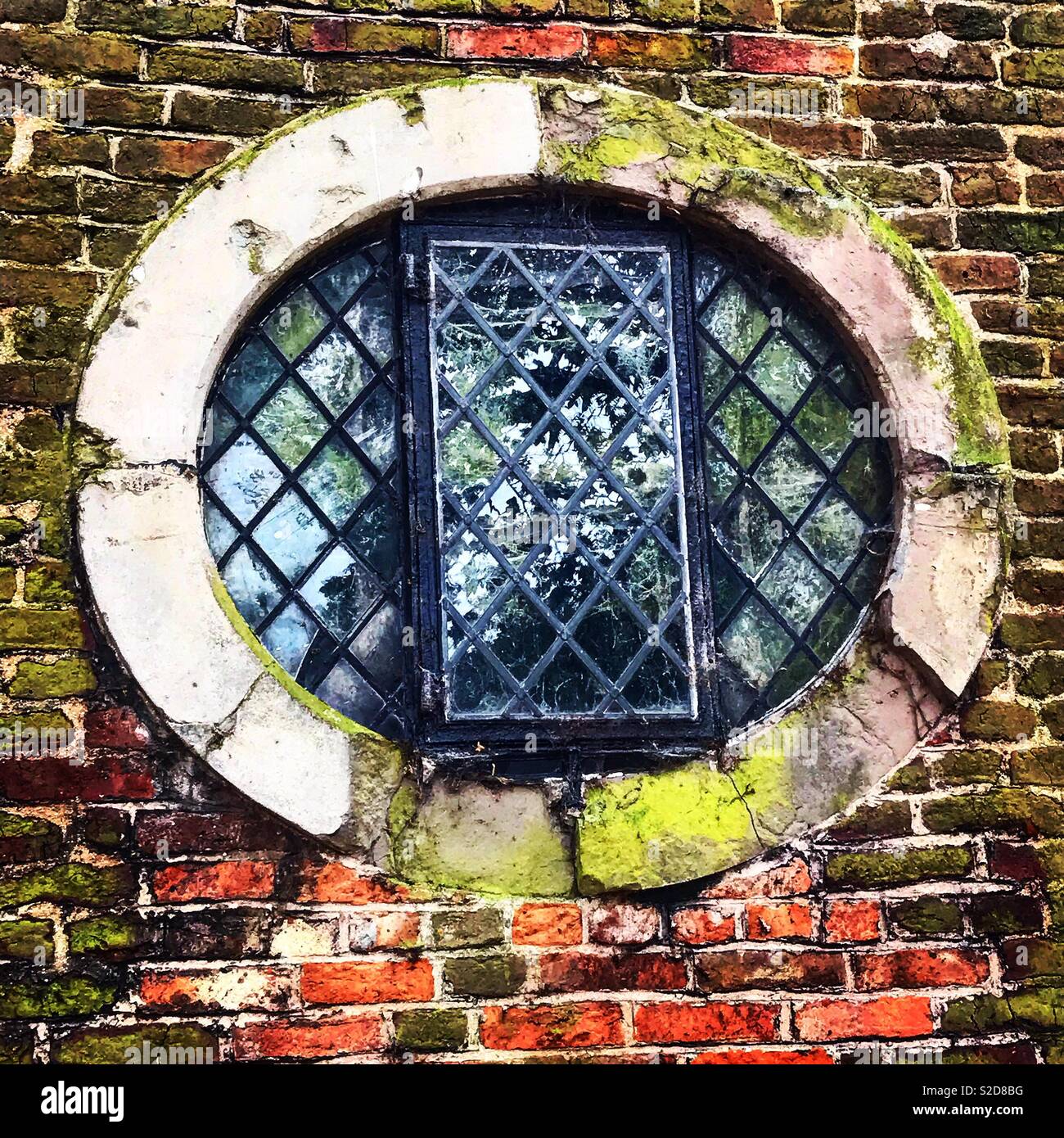 Circle window -Fotos und -Bildmaterial in hoher Auflösung – Alamy