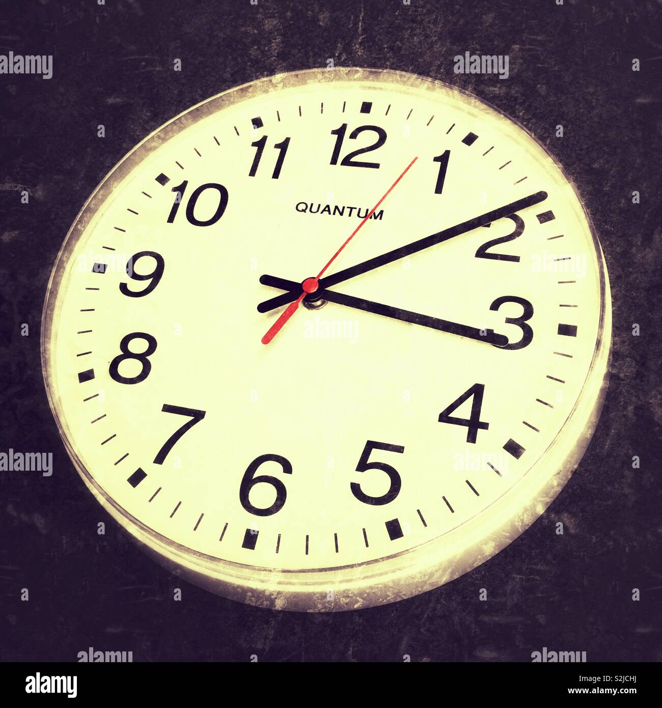 School clock -Fotos und -Bildmaterial in hoher Auflösung – Alamy