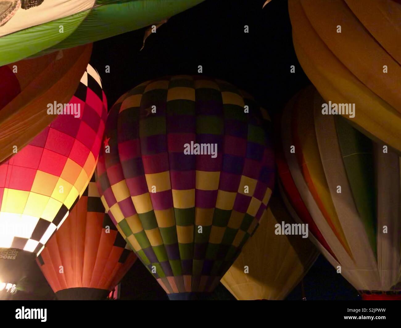 Hot Air Balloon Lit Up Stockfotos und -bilder Kaufen - Alamy