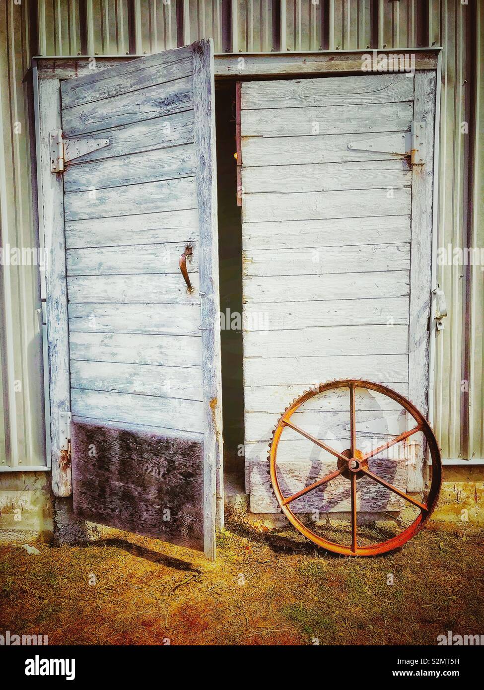 Scheunentor offen rund -Fotos und -Bildmaterial in hoher Auflösung – Alamy
