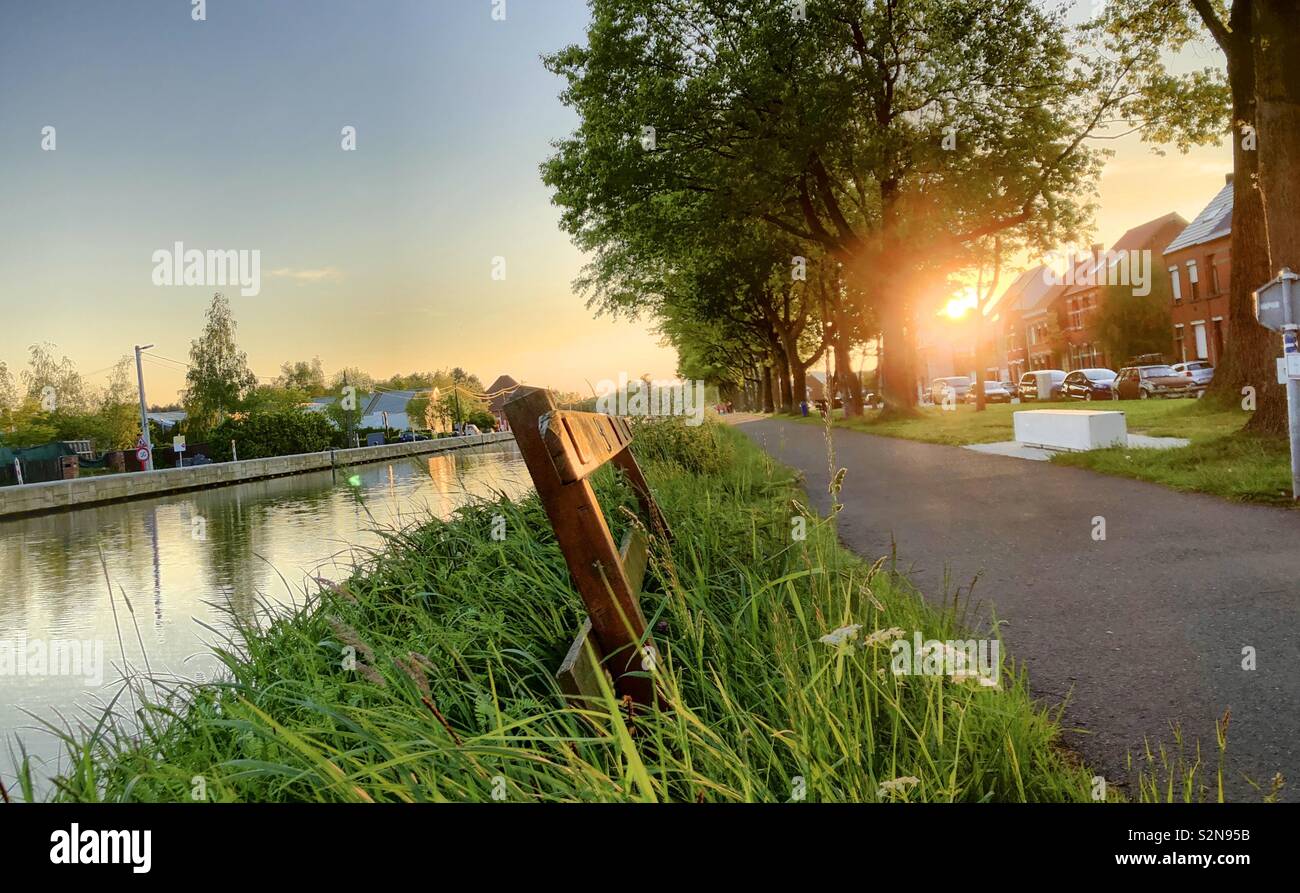 Flussufer kanal -Fotos und -Bildmaterial in hoher Auflösung – Alamy