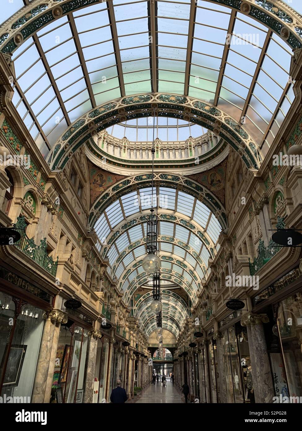 Victorian arcade -Fotos und -Bildmaterial in hoher Auflösung – Alamy
