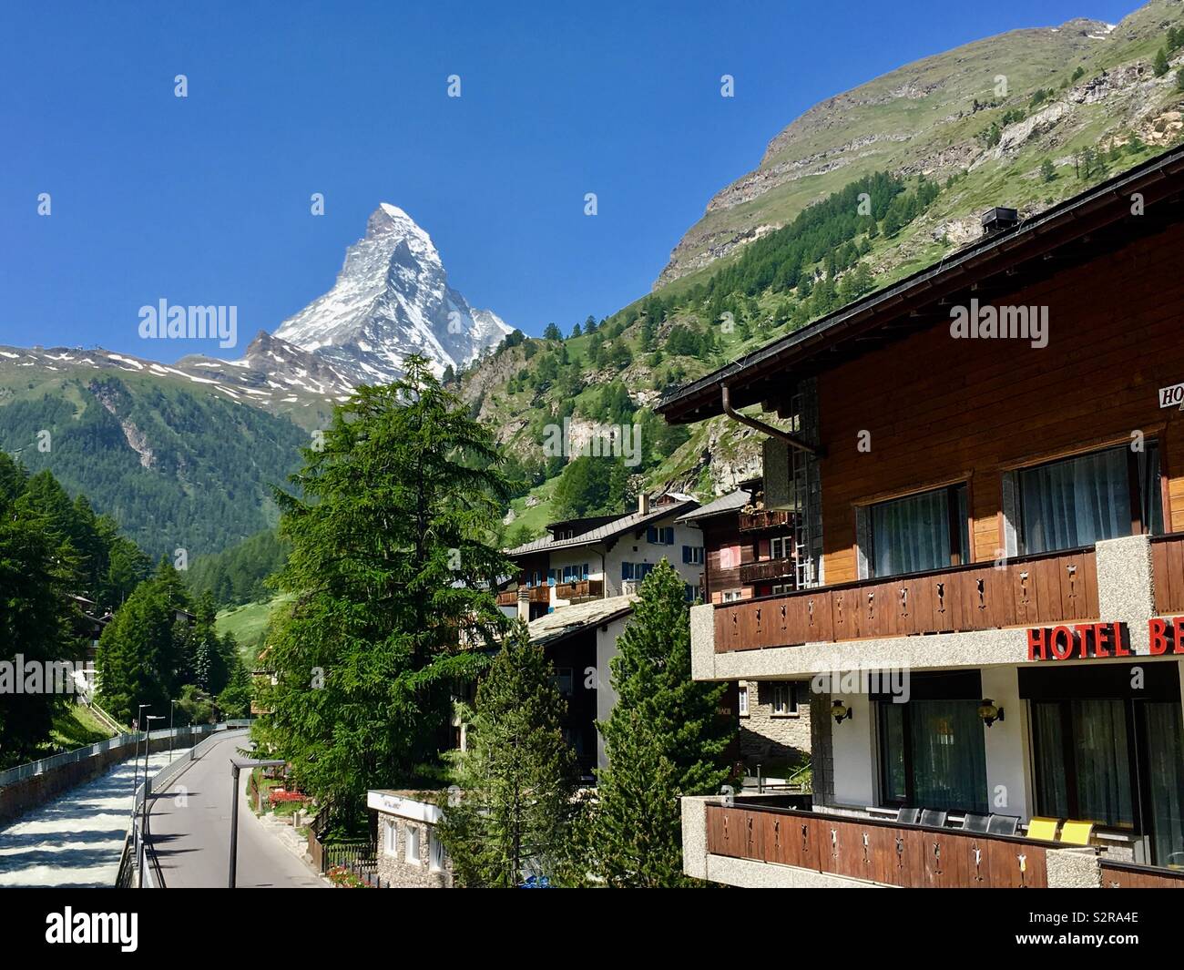 Zermatt summer town -Fotos und -Bildmaterial in hoher Auflösung – Alamy