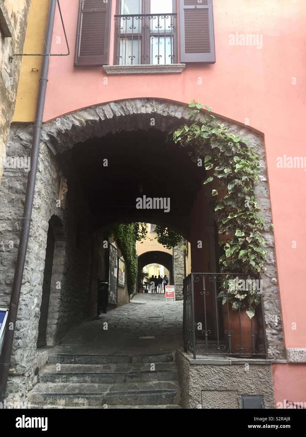 Torbogen ziegel -Fotos und -Bildmaterial in hoher Auflösung – Alamy